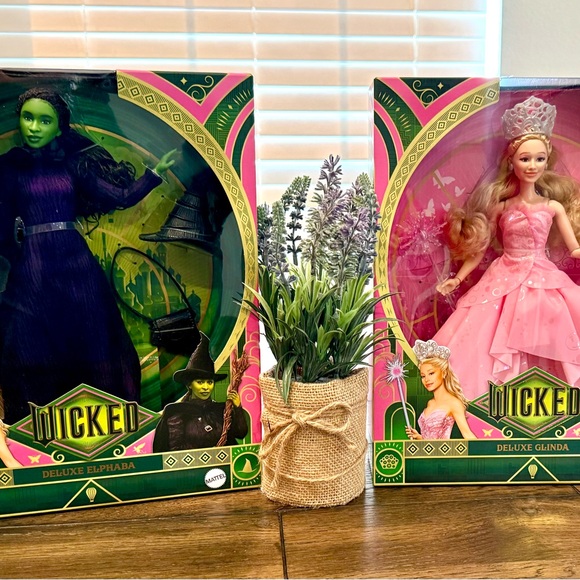 Mattel | Toys | Wicked Collectible Deluxe Glinda Galinda Fashion Doll ...